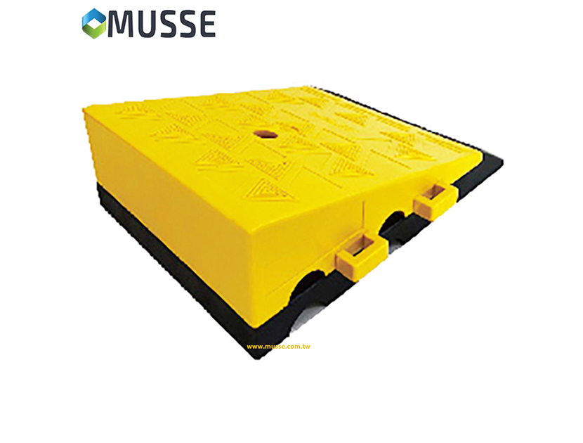 PVC Curb Ramp - Durable and Weather-Resistant Driveway Ramp | MUSSE ...