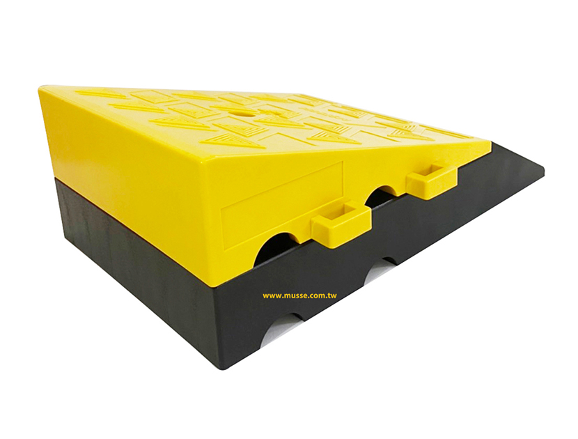 PVC Kerb Ramp – Durable Heavy-Duty Curb Ramp for Traffic Safety | MUSSE ...